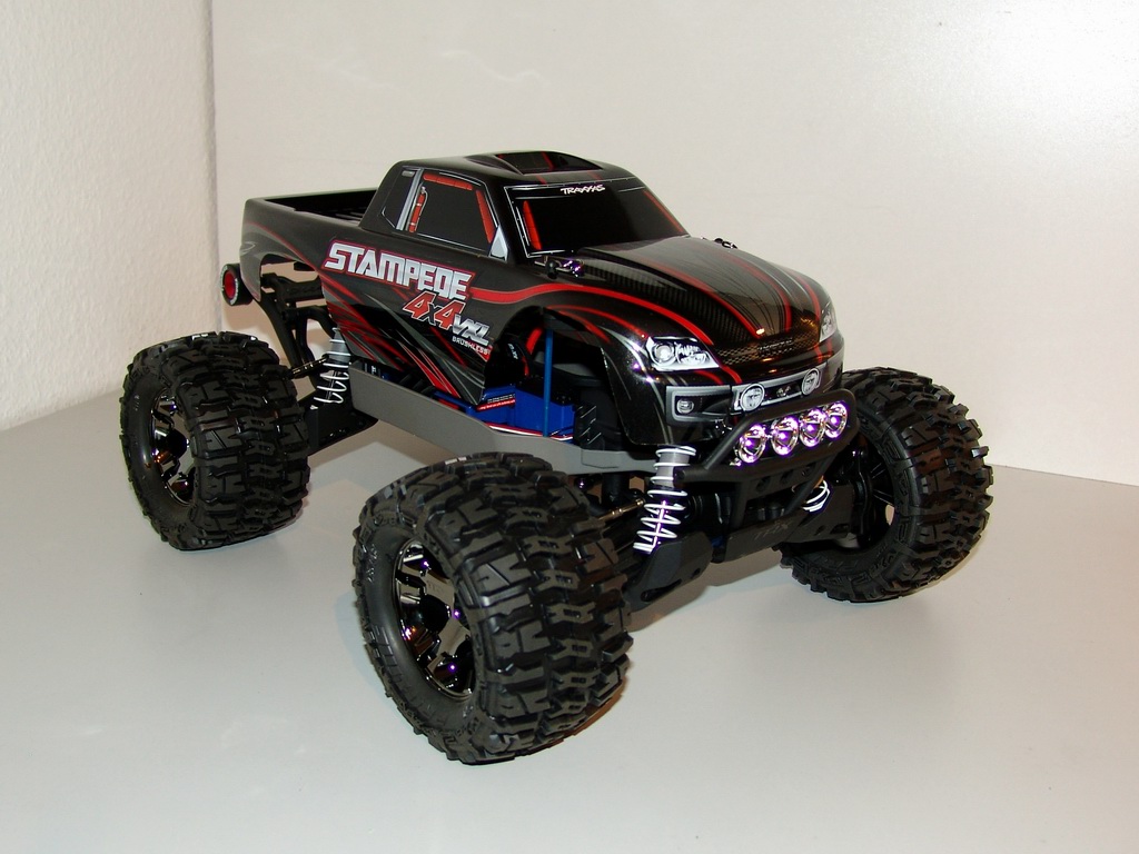 Stampede 4×4 VXL auf Proline Trencher 2.8 › RC-HeliCar